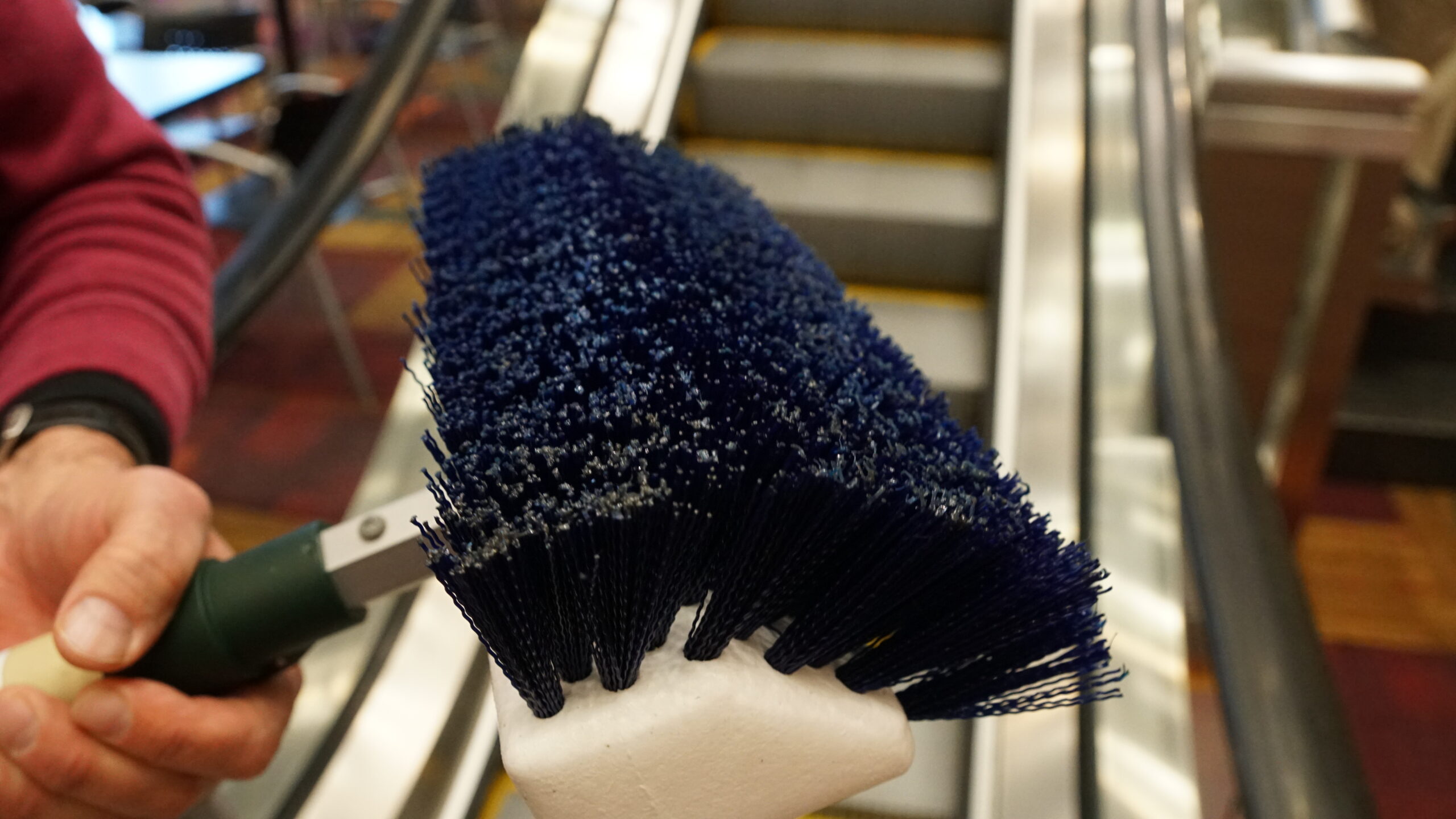 Escalator Vertical Riser Cleaning Tool - RenClean